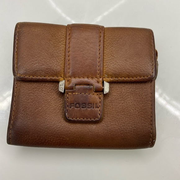 Fossil | Bags | Fossil Leather Ladies Bifold Wallet With Id Window ...